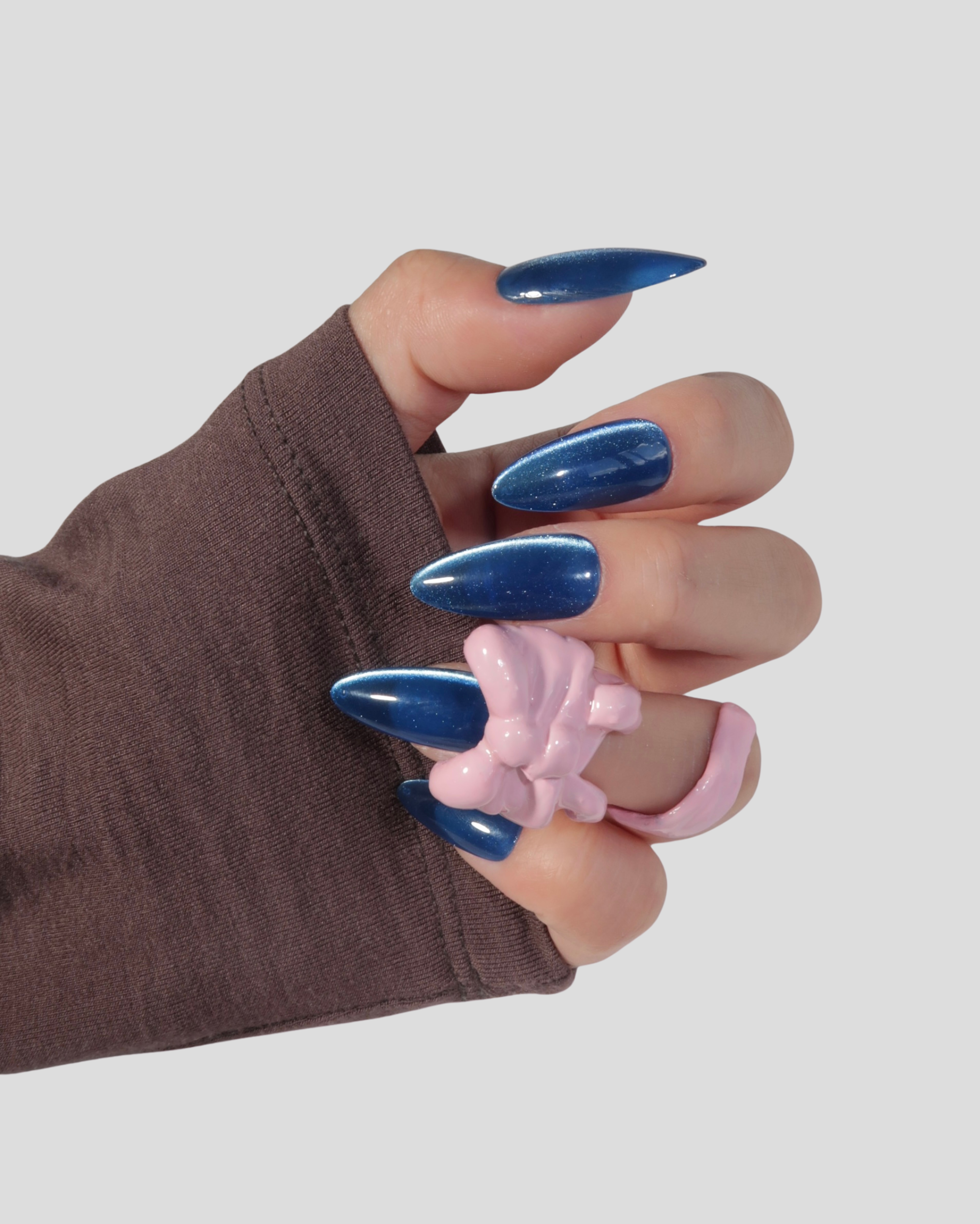 Heart of Ocean: Blue Velvet Cat Eye Reusable Press-On Nails UK by YIJIU
