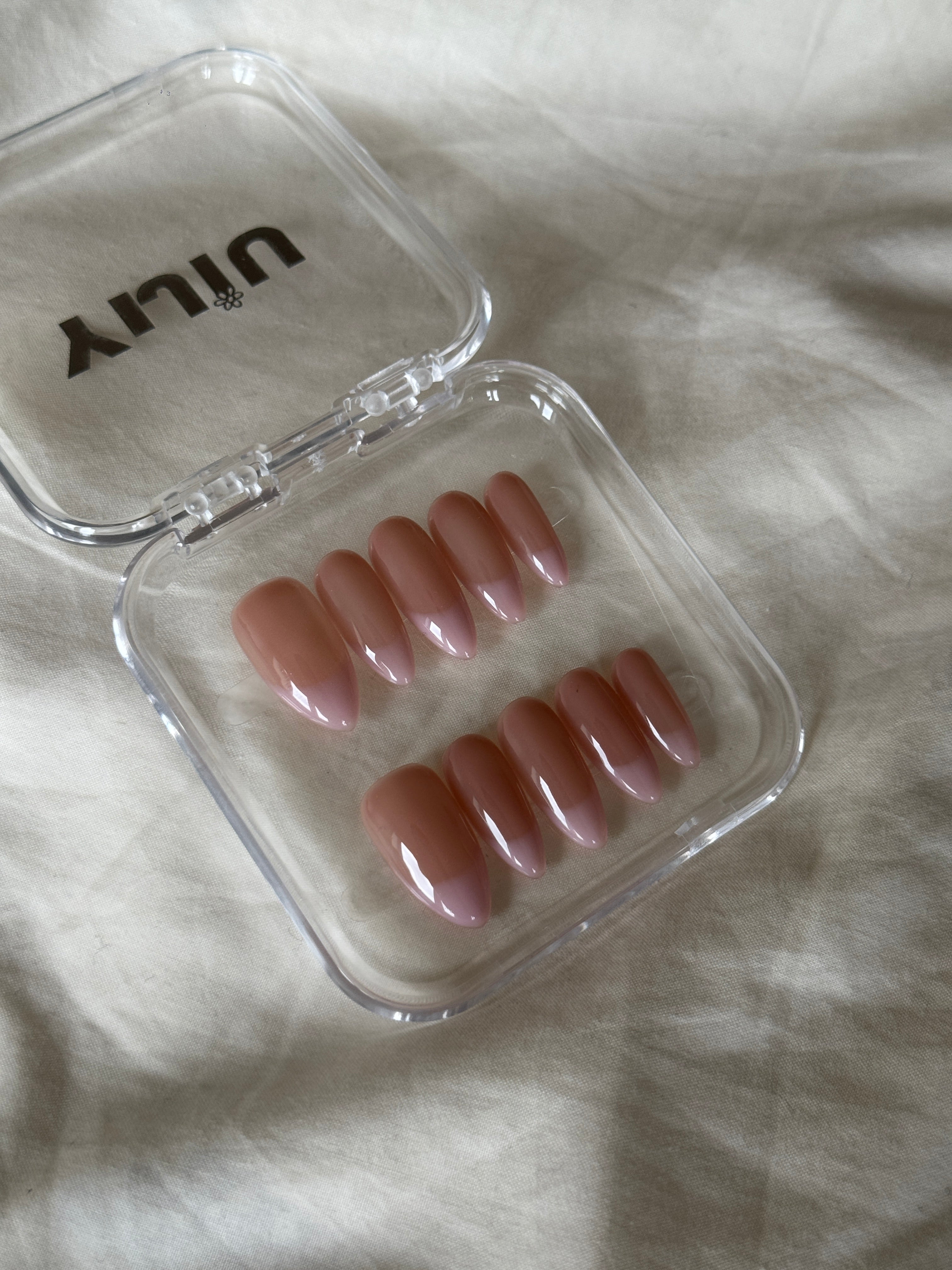 YIJIU – Handmade Press-On Nails – Hand-sculpted Designs